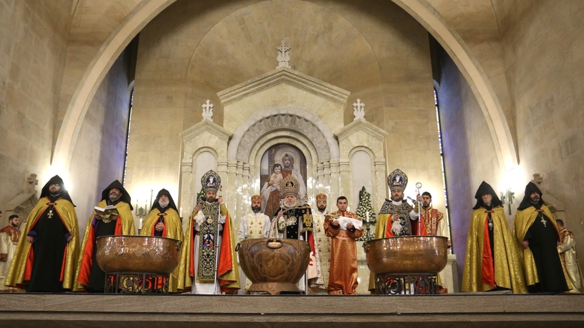 Armenian Church Backs Opposition Rally In Yerevan