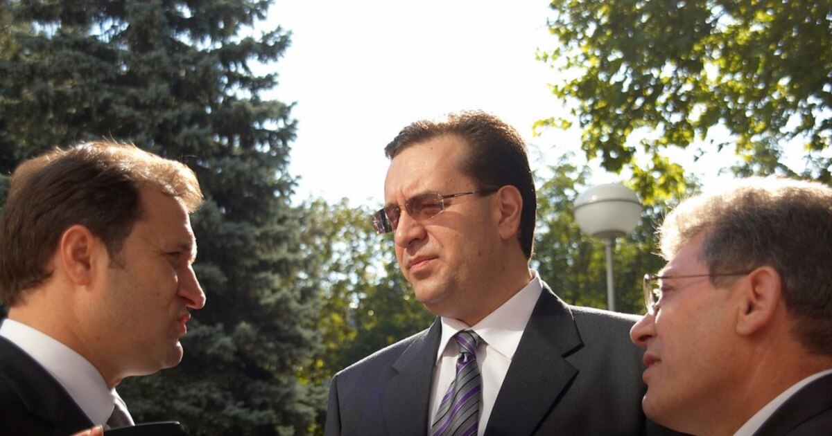 Moldovan Politicians Debate Language, Mark Romanian National Day