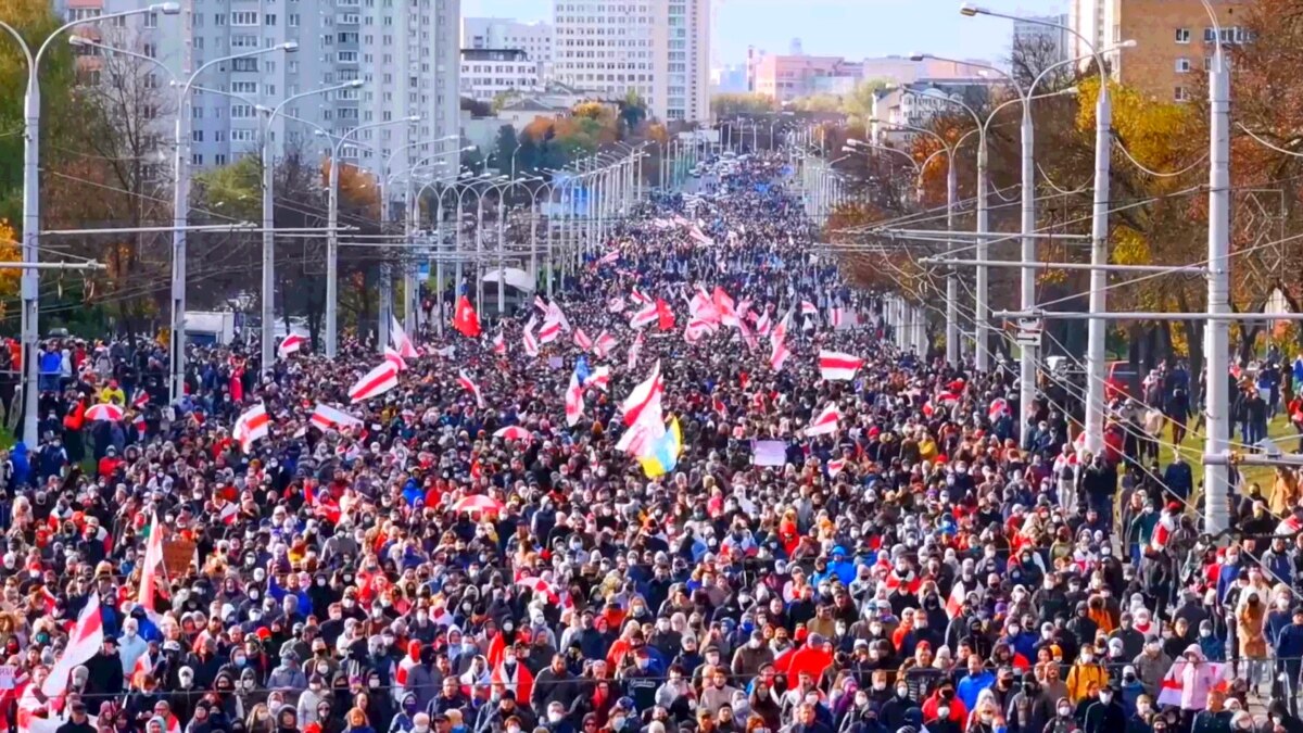 Belarusian Protesters Brave Live Ammunition Threat