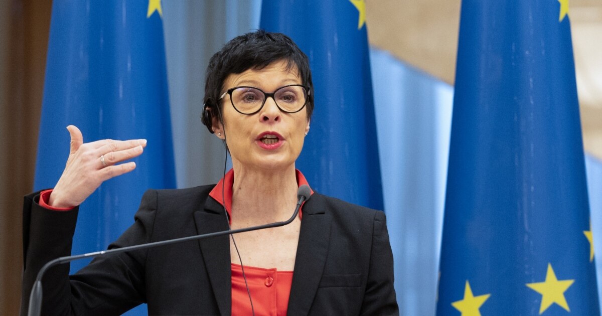Komisionarja Kos kërkon hetime për dhunën ndaj protestuesve në Serbi
