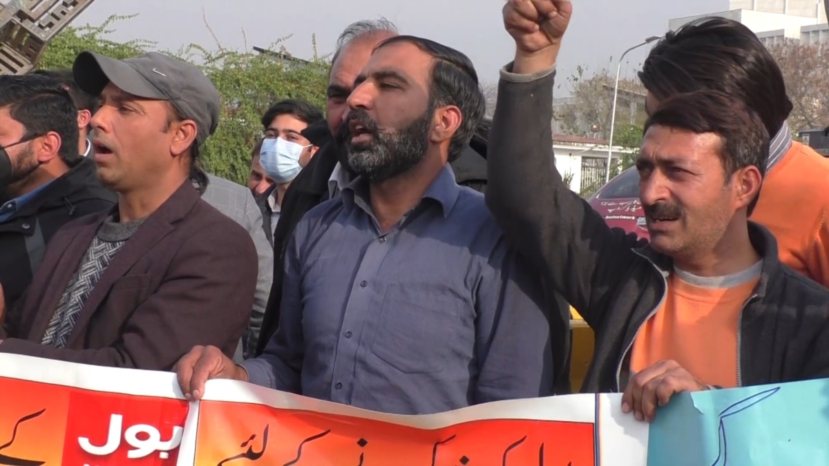 Pakistani Journalists Demand Reopening Of News Channel Following ...