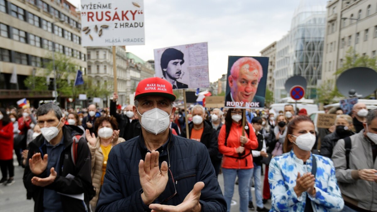 Thousands Rally Against Czech President Over Russia Stance