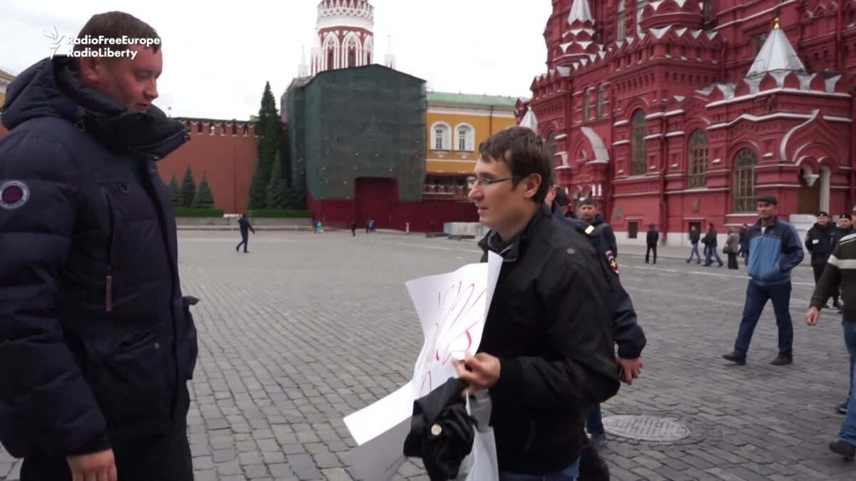 Anti-Putin Protester Returns To Moscow, Arrested Again In Red Square