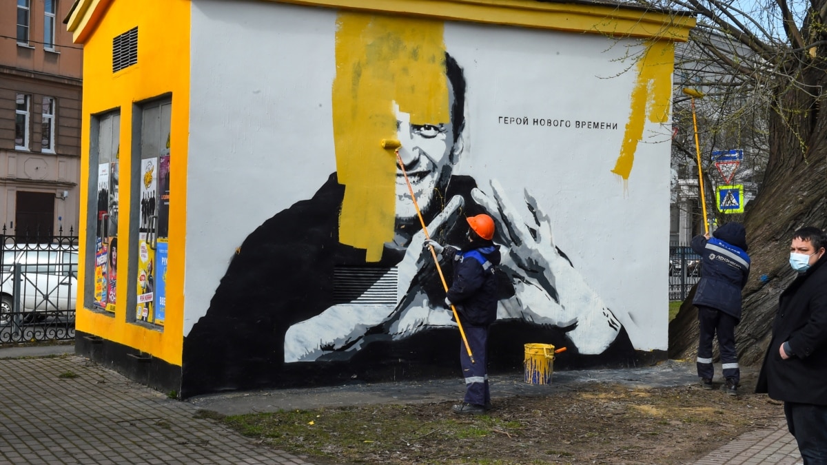 Investigation Reportedly Launched Into Navalny Mural In Putin's Hometown