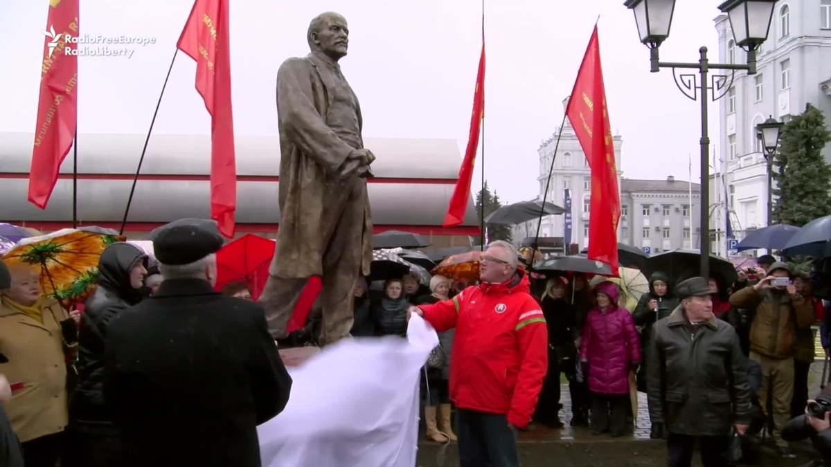 Communists Unveil Lenin Statue In Minsk Amid Protests