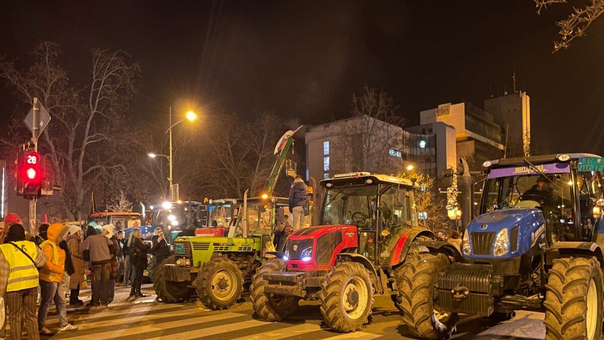 Serbian Protesters Mark Tragedy, Vow 24-Hour Blockade In Novi Sad