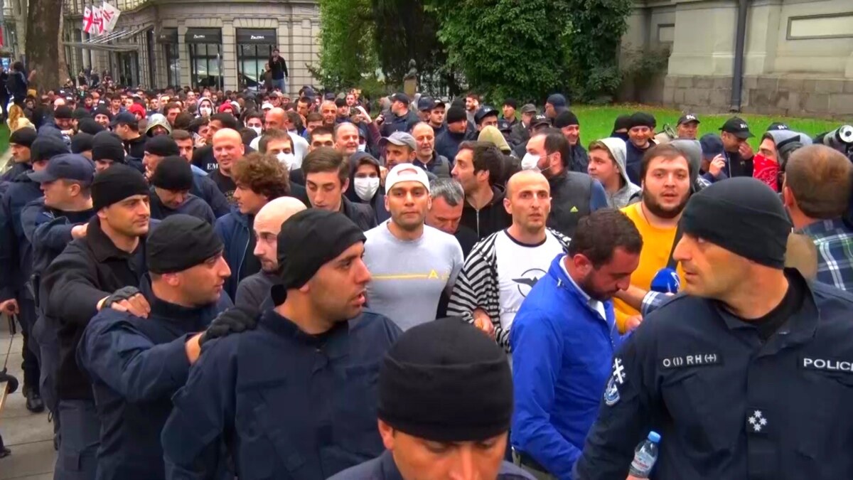 Georgian Far Right Counters Protests Against Police Crackdown On Clubs