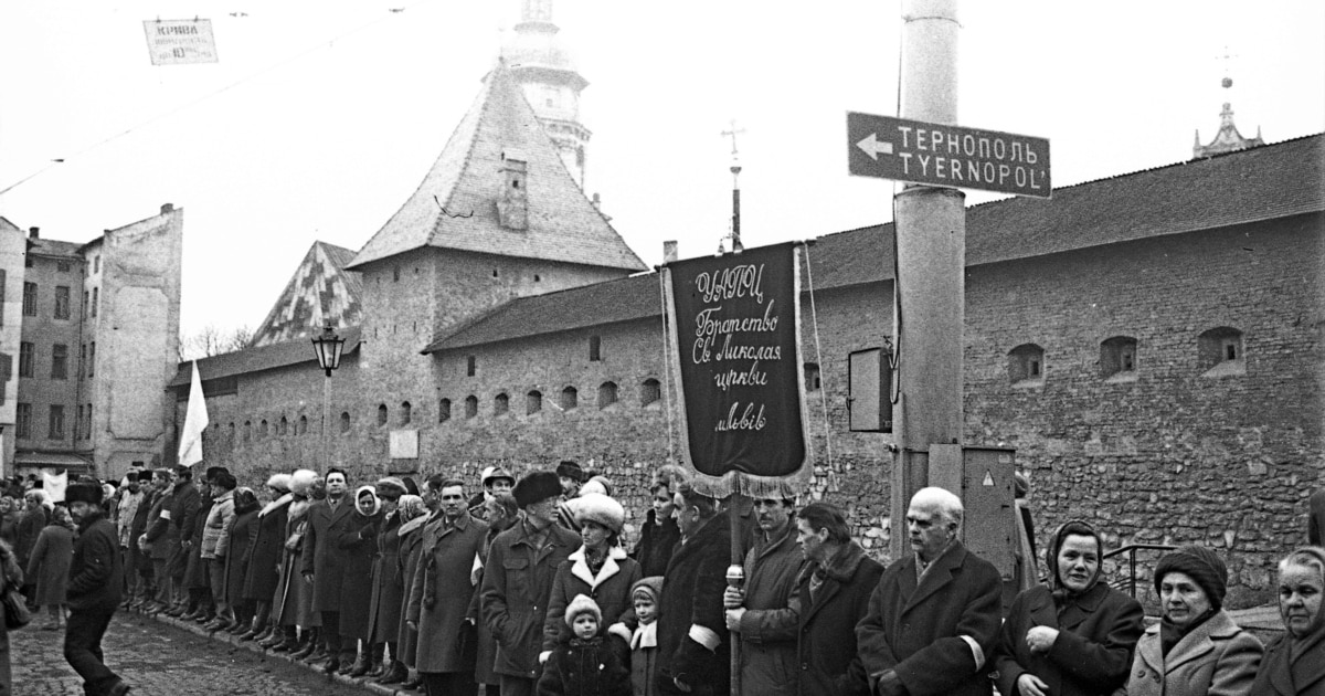 United For Freedom: The Remarkable Story Of A Living Chain Across Ukraine