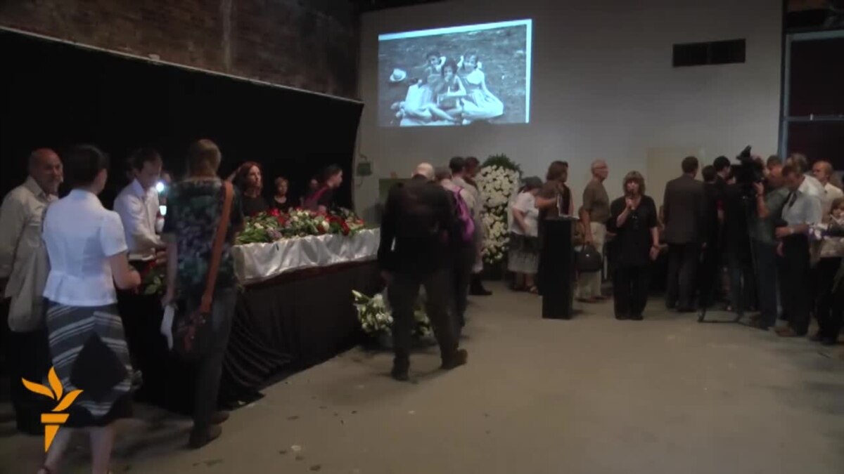 Thousands Bid Farewell To Late Russian Activist Novodvorskaya